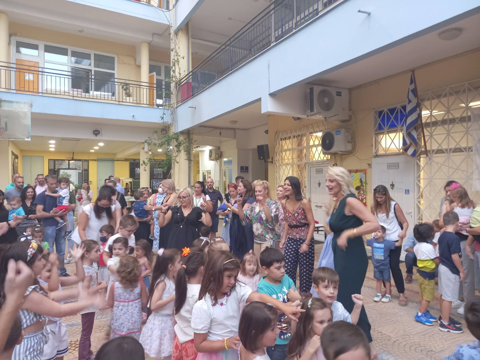 Γλυκό καλωσόρισμα για τους μικρούς μας μαθητές! – Εκπ. Οργ.